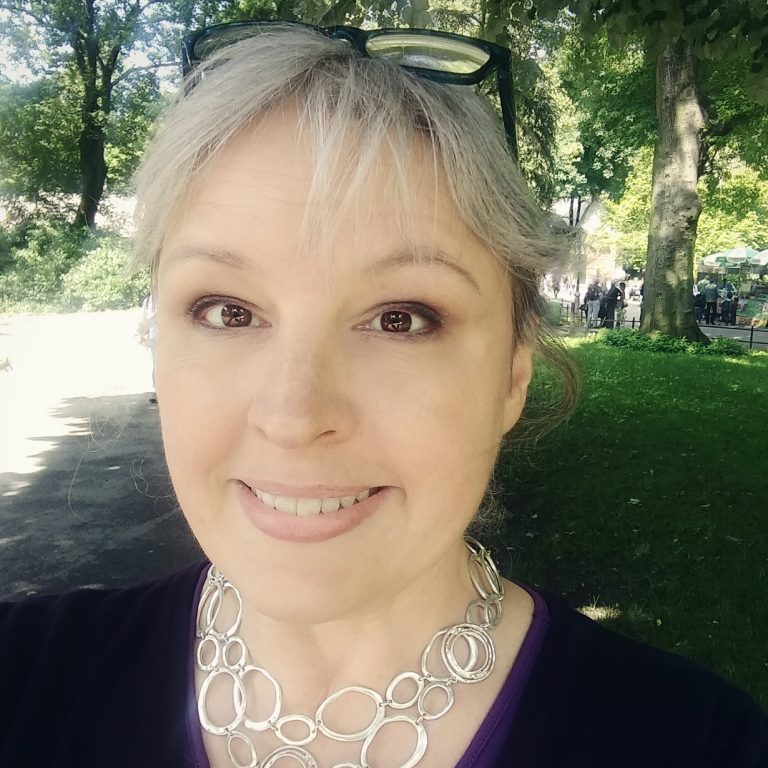 The magic behind the musicians: How music industry exec Connie Papas ...